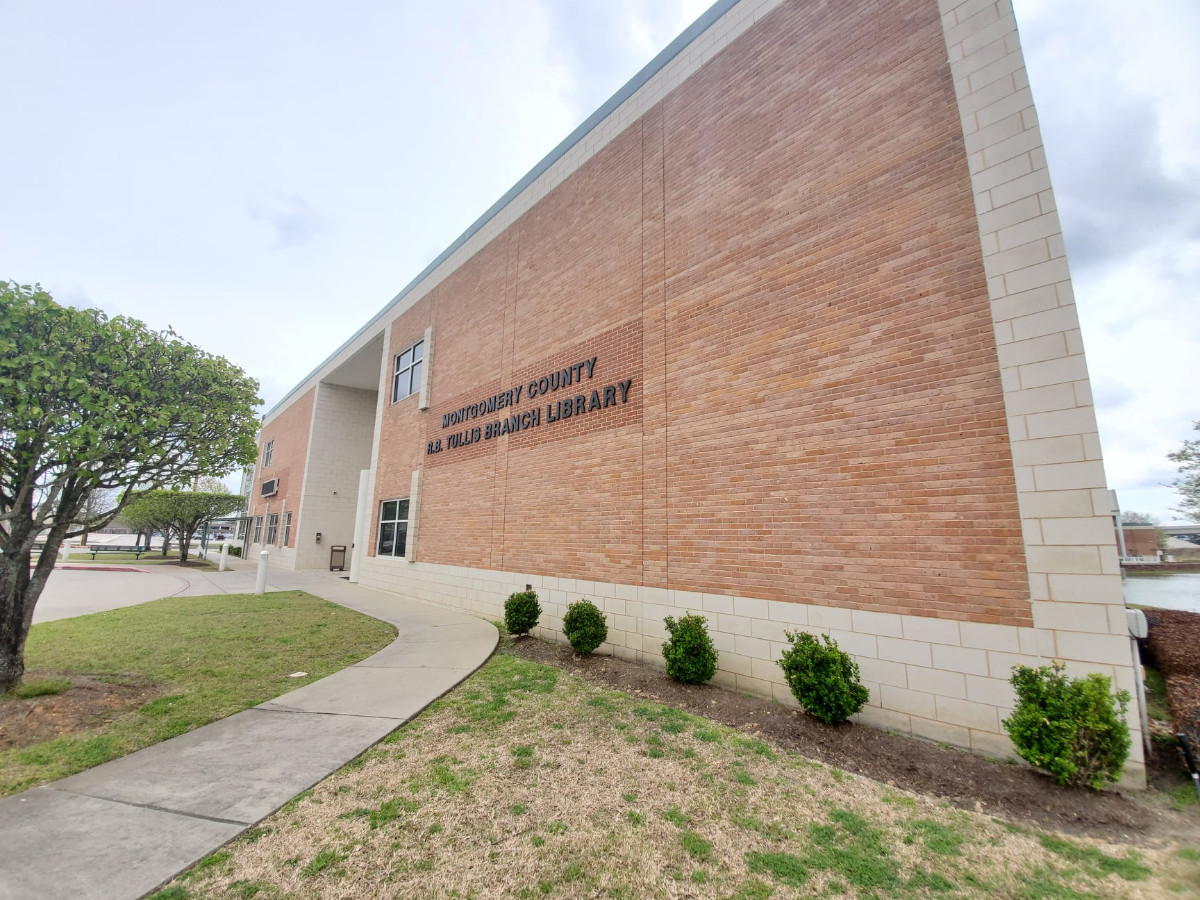 New Caney Library back open
